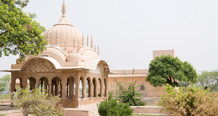 Kusum Sarovar Mathura (Entry Fee, Timings, History, Built by, Images ...