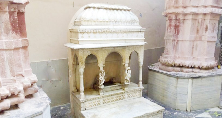 Radha Raman Temple Vrindavan (Timings, History, Entry Fee, Images ...